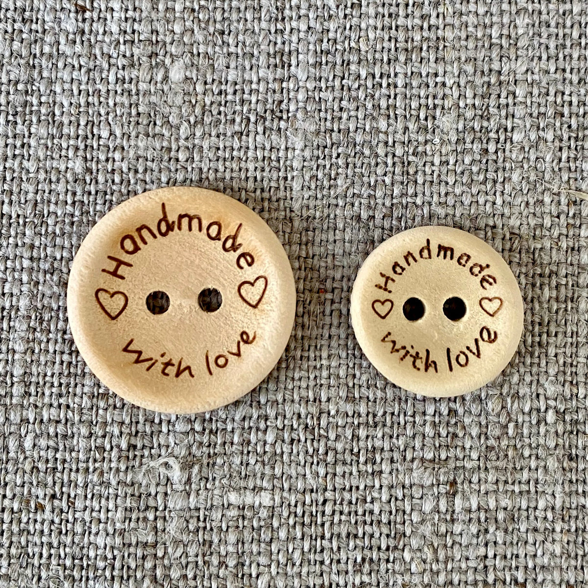 Knapp "Trä" Handmade with love – Emilorosa Design AB